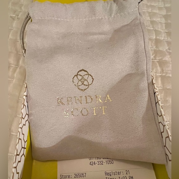 Kendra Scott | Jewelry | Kendra Scott New Elisa Green Necklace With ...